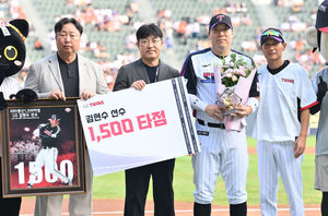 [사진]김현수 'KBO 통산 1,500타점 달성' - OSEN