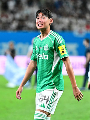 '홈 데뷔' "박승수, 초반부터 눈 부셨다!-관중들 환호!" 英 극찬... 데뷔전 63분 소화-18세 박승수 PL 데뷔 카운트다운 - OSEN