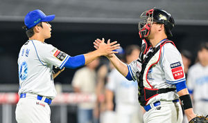 [사진]박영현-장성우,'2점차 승리 지켜냈어' - OSEN