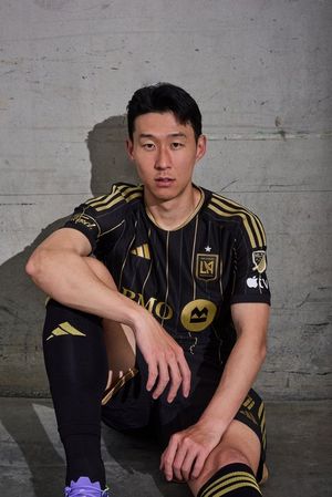 "데뷔 준비 완료" 슈퍼스타 손흥민, MLS에 뜬다!...LAFC '오피셜' "10일 시카고 원정 동행→출전 자격 얻었다" - OSEN