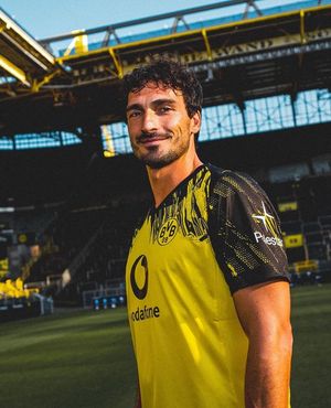 '4월 은퇴 선언' 마츠 훔멜스, 유벤투스전 선발 라인업에 포함..."BVB와 작별 인사 하기 위해" - OSEN