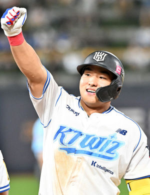 '신인왕 후보 0순위' KT 안현민, 7월 KBO MVP 삼켰다 - OSEN