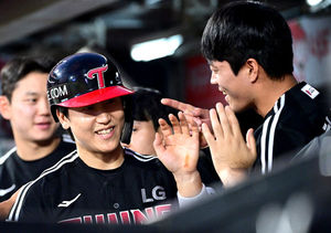 [사진]구본혁, '안타치고 도루하고 득점까지' - OSEN