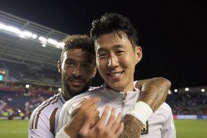 '韓 역대급 캡틴' 손흥민 등장에 미국도 열광! "GOAT 메시 버금가는 수준"...MLS 기자도 깜짝 놀랐다 - OSEN
