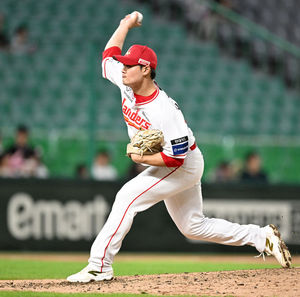 [사진]역투하는 전영준 - OSEN