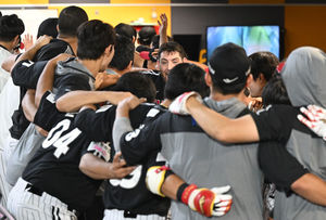 [사진]박동원 역전포에 뜨겁게 환호하는 LG - OSEN