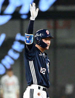 [사진]환호하는 안재석 - OSEN