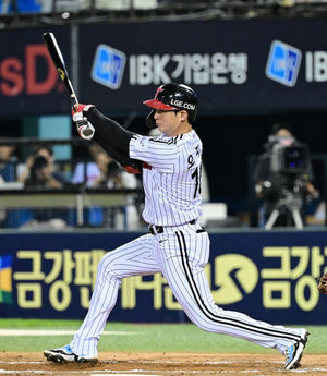 [사진]오지환 1타점 적시타, '추격 시작이야' - OSEN
