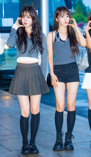 [사진]우아 우연-나나,'같은 포즈로 매력 대결' - OSEN