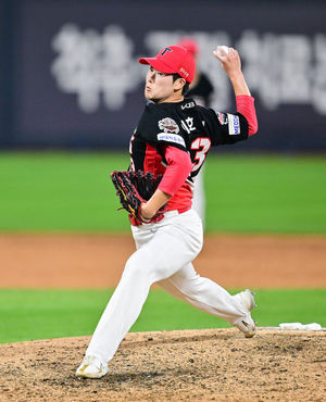 [사진]이호민의 역투 - OSEN