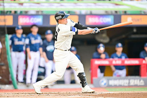 [사진]이지영,'투런포 쾅!' - OSEN