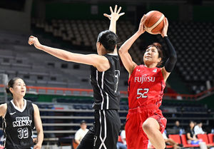 [사진] 후지쯔(일본) 미야자와 유키, 노련한 골밑슛 - OSEN