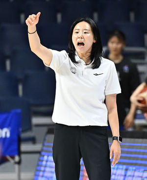 [사진] 초보 감독 최윤아 - OSEN