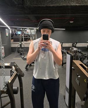 방탄소년단 RM, 헬스장 문 부수고 나온 듯...운동으로 다져진 상체 '근육' - OSEN