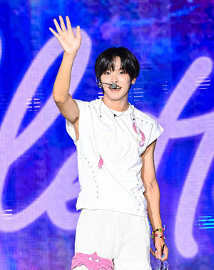 [사진]NCT WISH 리쿠, 안녕 - OSEN