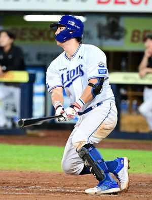 [사진]강민호, '6시즌 연속 100안타' - OSEN