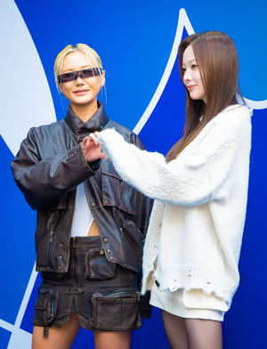 [사진]EXID 엘레-솔지,'저희 둘만 왔어요' - OSEN