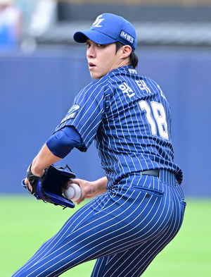 [사진]삼성 선발 원태인, '내 공을 받아라' - OSEN