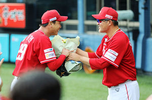 ‘김광현 2000K 대기록→승승승승승→3위 굳히기’ SSG 5연승 질주…LG 졌지만, 매직넘버 ’12’로 줄었다 [잠실 리뷰] - OSEN