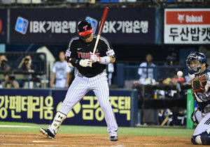 [사진]밀어내기 볼넷으로 역전하는 LG - OSEN