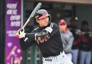 스페셜리스트 1호가 사라졌다, 왜 ‘통산 3안타’ 타자를 벌써 PS 엔트리 보장했을까 - OSEN