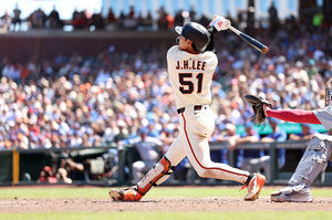 [속보] ‘152km 아찔 사구’ 이정후 폭풍 주루에 다저스 배터리 ‘멘붕’…폭투 진루→동점 득점 해냈다 - OSEN