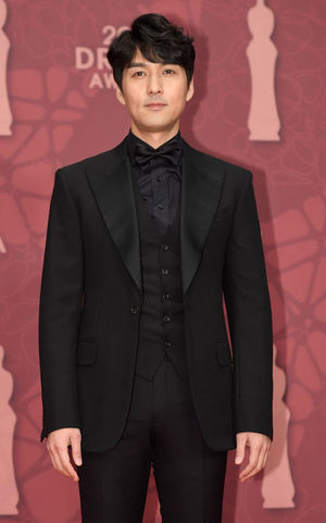 이필모, 모친상 2년째 숨겼다…"父 기억 온전치 못한 탓에" 가족사 공개 ('4인용 식탁') - OSEN