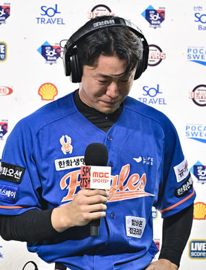 "비싼 돈 투자해 배우고 왔는데…" 1년 전 감격 눈물의 그 투수, 한화 PS 깜짝 승선하나 - OSEN