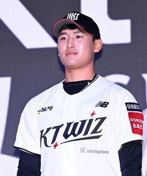 [사진]KT 모자 쓴 박지훈 - OSEN