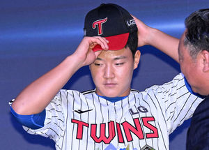 “땡큐다, 기뻐 죽겠다” 염갈량, 150km 양우진 지명에 함박웃음…승리조 모두 150km 만든다 - OSEN