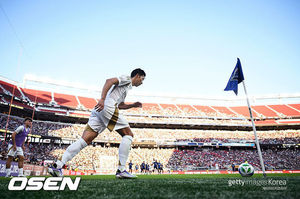 ‘MLS 정복’ 손흥민, 첫 해트트릭 작렬… 동료에 감사 전했다 "패스 고마워!" - OSEN