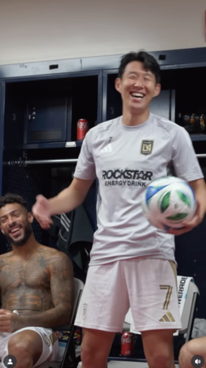 "EPL에서도 해트트릭 한 적 있어요. 하하" 재치있게 축하 즐긴 SON... LAFC 라커룸에 '웃음꽃' - OSEN