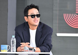 '윗집 사람들' 하정우, 공효진X이하늬X김동욱 손잡고 4번째 감독 컴백 (종합)[30th BIFF] - OSEN