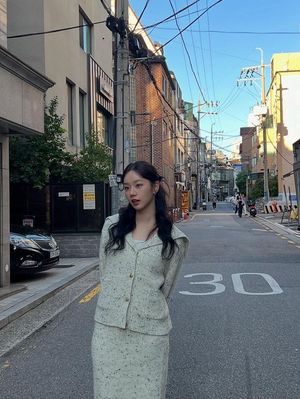 혜리, 골목길도 화보로 만드는 미모…"역시 연예계 대표 소두답네" - OSEN