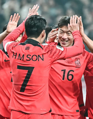 "대표팀 중심-선배로 역할 다할게요!" 황의조, KFA 철퇴-집행유예 2년 확정, 황의조 국내 복귀길도 완전히 막혔다 - OSEN