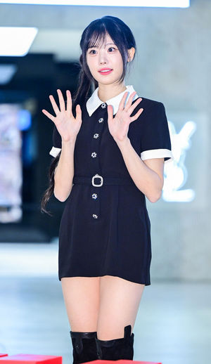 [사진]QWER 히나, '반가워요' - OSEN