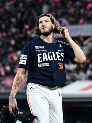 폰세 이런 적 없었는데…우천 취소 다음날, 처음으로 건너뛰었다→한화 PS 준비 모드 '에이스 보호' - OSEN