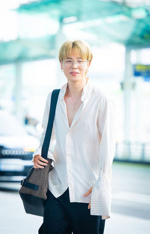 [사진] 공항 출국길도 화보 만드는 BTS 지민 - OSEN