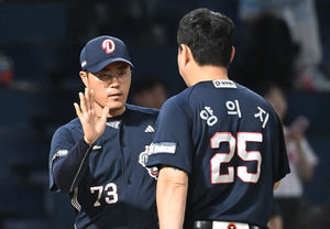 '한화 이어 LG도 고춧가루 뿌릴까' 두산 라인업, 152억-115억-78억-56억 FA 4총사 완전체 출장하다 - OSEN