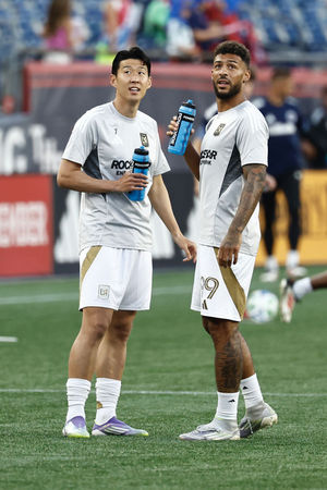 '마치 메시처럼' 손흥민, '득점왕 경쟁' 부앙가에게 PK 양보...훈훈함 더한 LA - OSEN