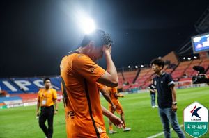 '한 경기 4명 퇴장 충격' 제주, 결국 중징계… 김동준 4G 출전 정지 - OSEN