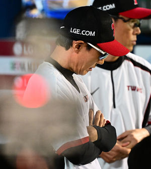 [사진]염경엽 감독, 1위 빨간불 - OSEN