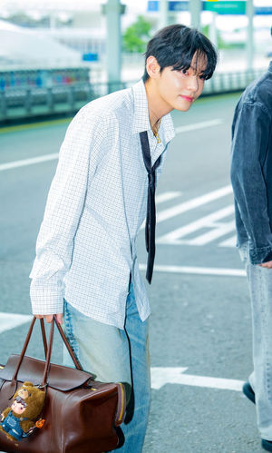 [사진]방탄소년단 뷔,'잘 다녀올게요' - OSEN