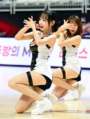 [사진]KT 치어리더 '소닉붐 홈 개막전 승리 기원' - OSEN