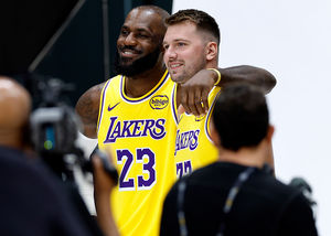 ‘돈치치와 손흥민이 만난다’ MLB, NFL 방문한 손흥민 NBA 시구자로 나설까 - OSEN