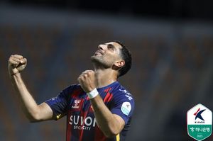 '싸박-루안' 수원FC vs '안데르손-둑스' 서울, 선발 명단 발표...린가드는 벤치 대기[오!쎈 수원] - OSEN