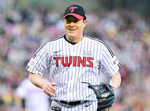 5월초 사라졌던 14억 FA, 한국시리즈 엔트리 승선할까...‘KS 직행’ LG, 33명 합숙 훈련→3명 탈락한다 - OSEN