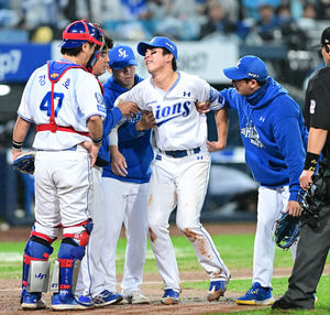 ‘초대형 악재 터졌다’ 삼성, ‘허리 부상’ 김영웅 선발 제외…전병우, 9번 3루수 선발 출장 [준PO4] - OSEN