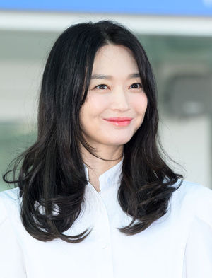 41세 신민아, 여전한 구미호 비주얼..“꾸준함의 비결은” (엘르 코리아) - OSEN