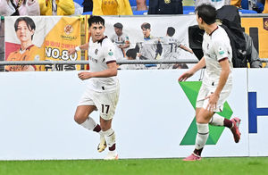 [사진] 헤이스, 동점골 VAR 끝에 노골 선언 - OSEN